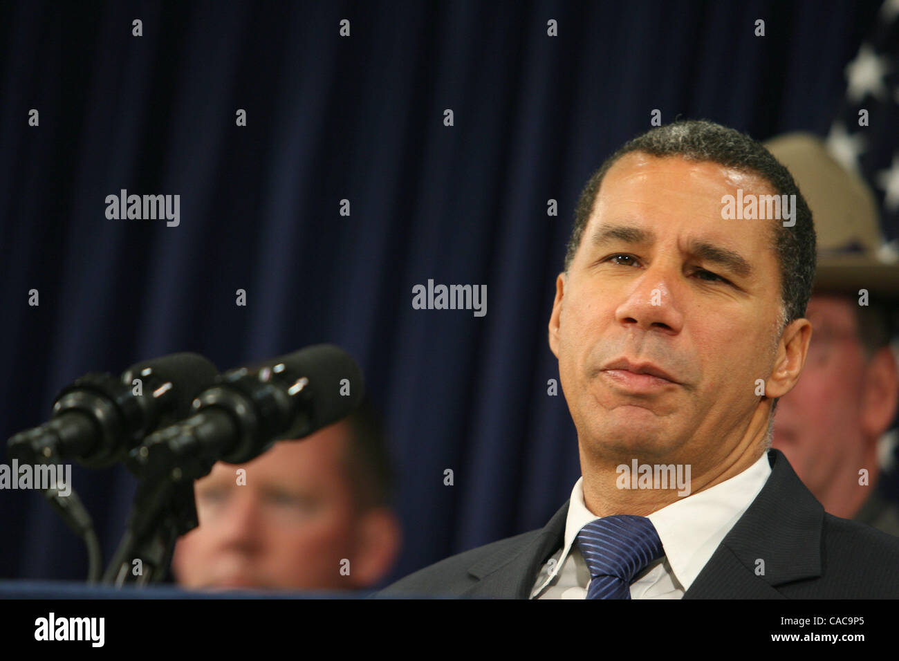 Governor David Paterson and DMV Commissioner David Swarts announcing ...