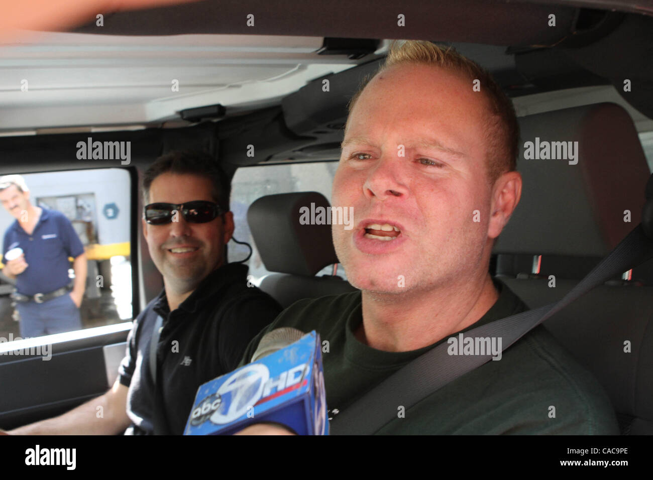 Jetblue flight attendant hi-res stock photography and images - Alamy