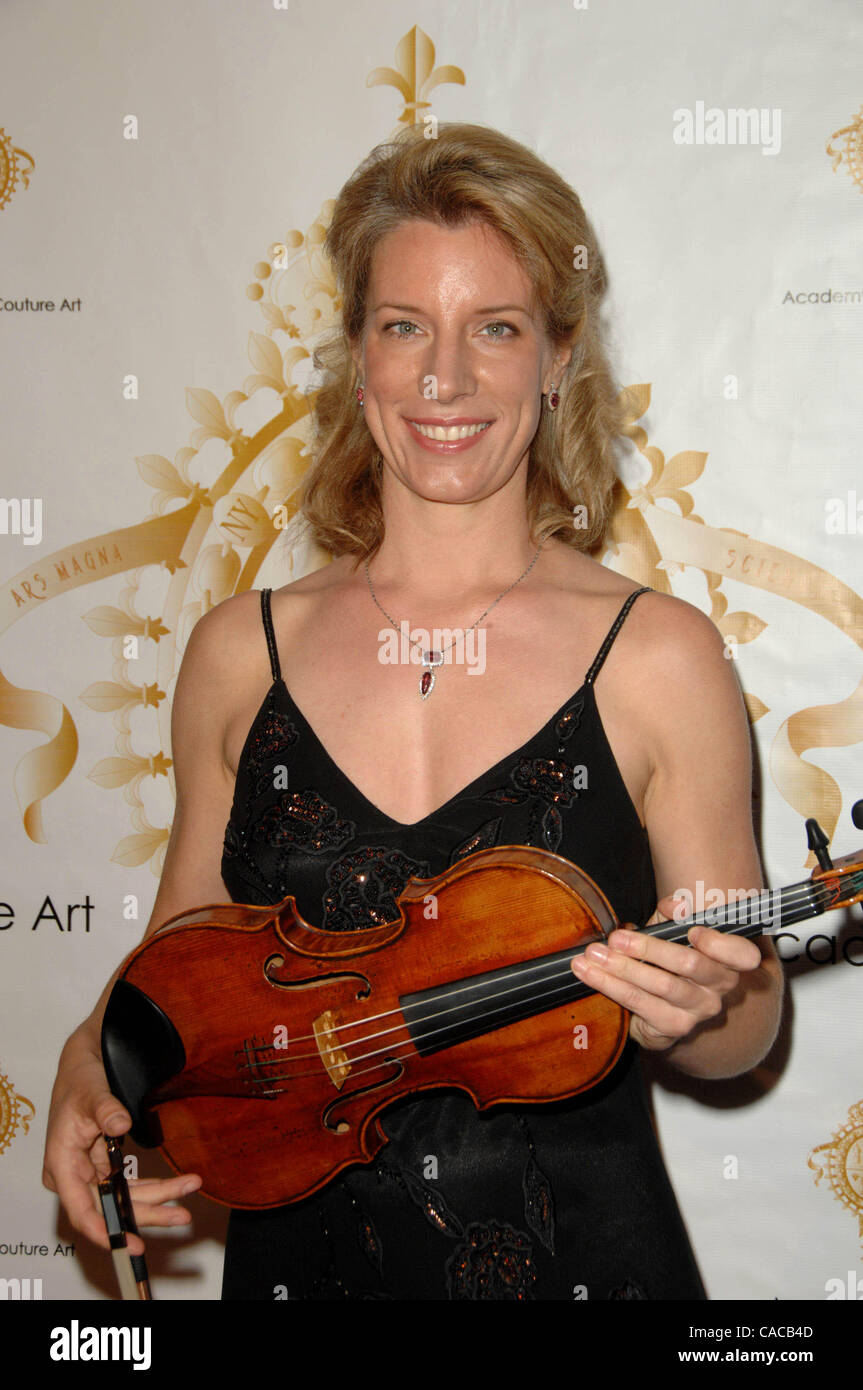 Elizabeth pitcairn hi-res stock photography and images - Alamy