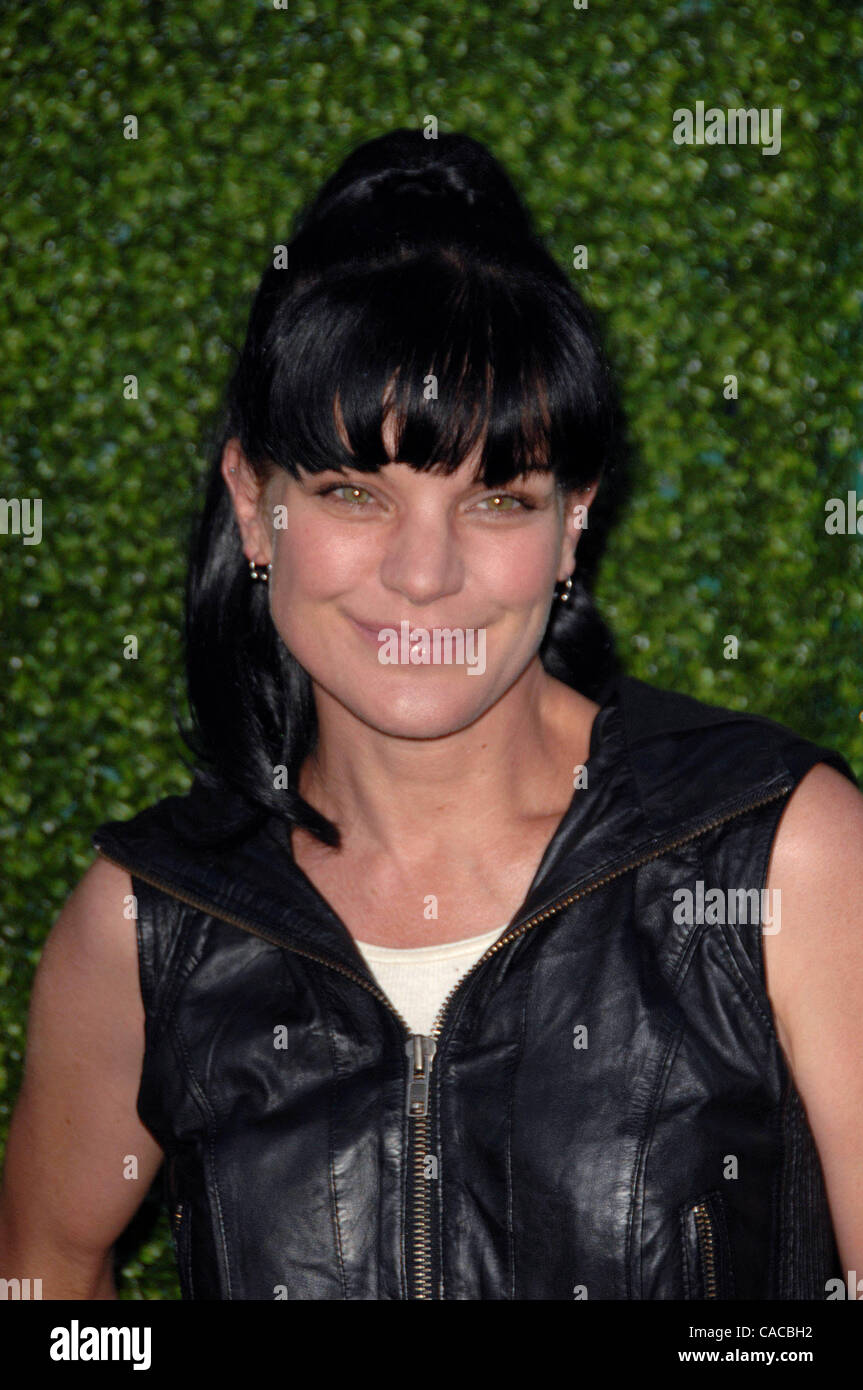July 28, 1977 - Los Angeles, California, U.S. - PAULEY PERRETTE ...