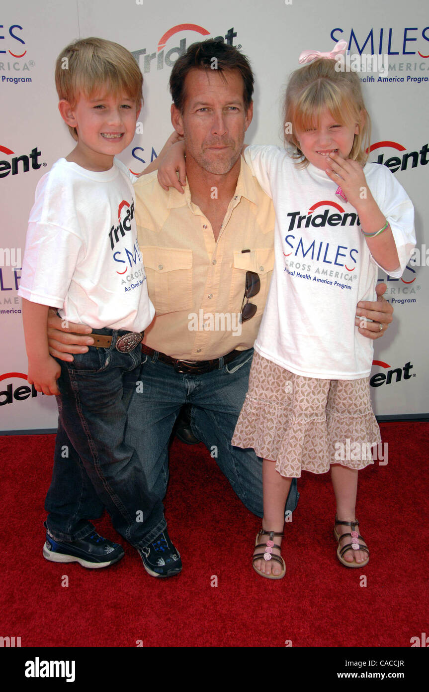 Aug. 10, 2010 - Los Angeles, California, U.S. - JAMES DENTON ,FAMILY ...