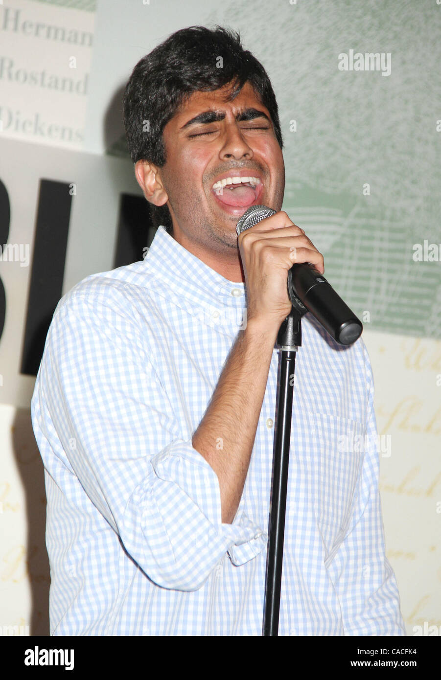 Jun. 08, 2010 - New York, New York, U.S. - Former 'American Idol ...