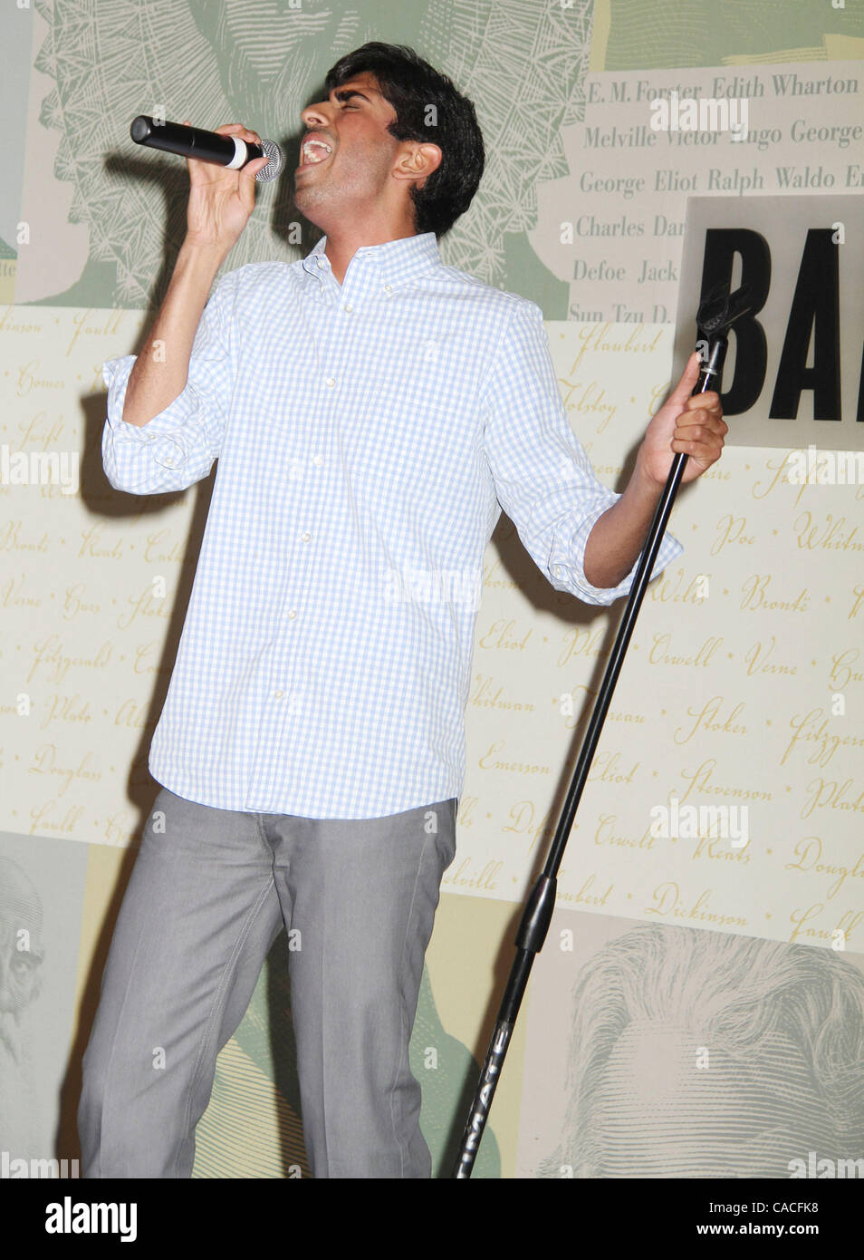 Jun. 08, 2010 - New York, New York, U.S. - Former 'American Idol ...