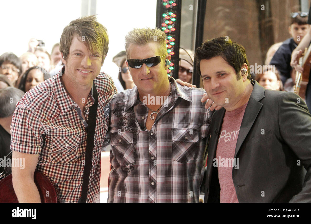June 11, 2010 - New York, New York, U.S. - (L-R) Musician JOE DON ...