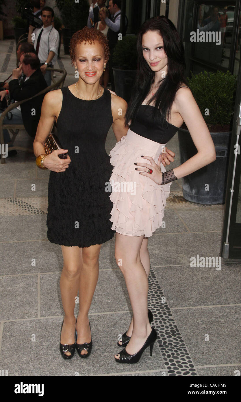 June 28, 2010 - New York, New York, U.S. - CARRIE MODINE and her ...