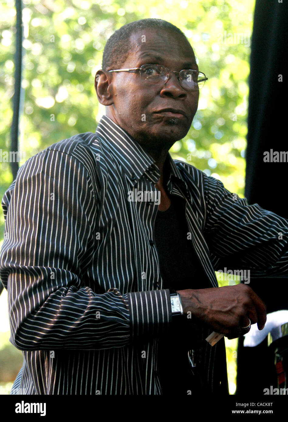 George cables hi-res stock photography and images - Alamy