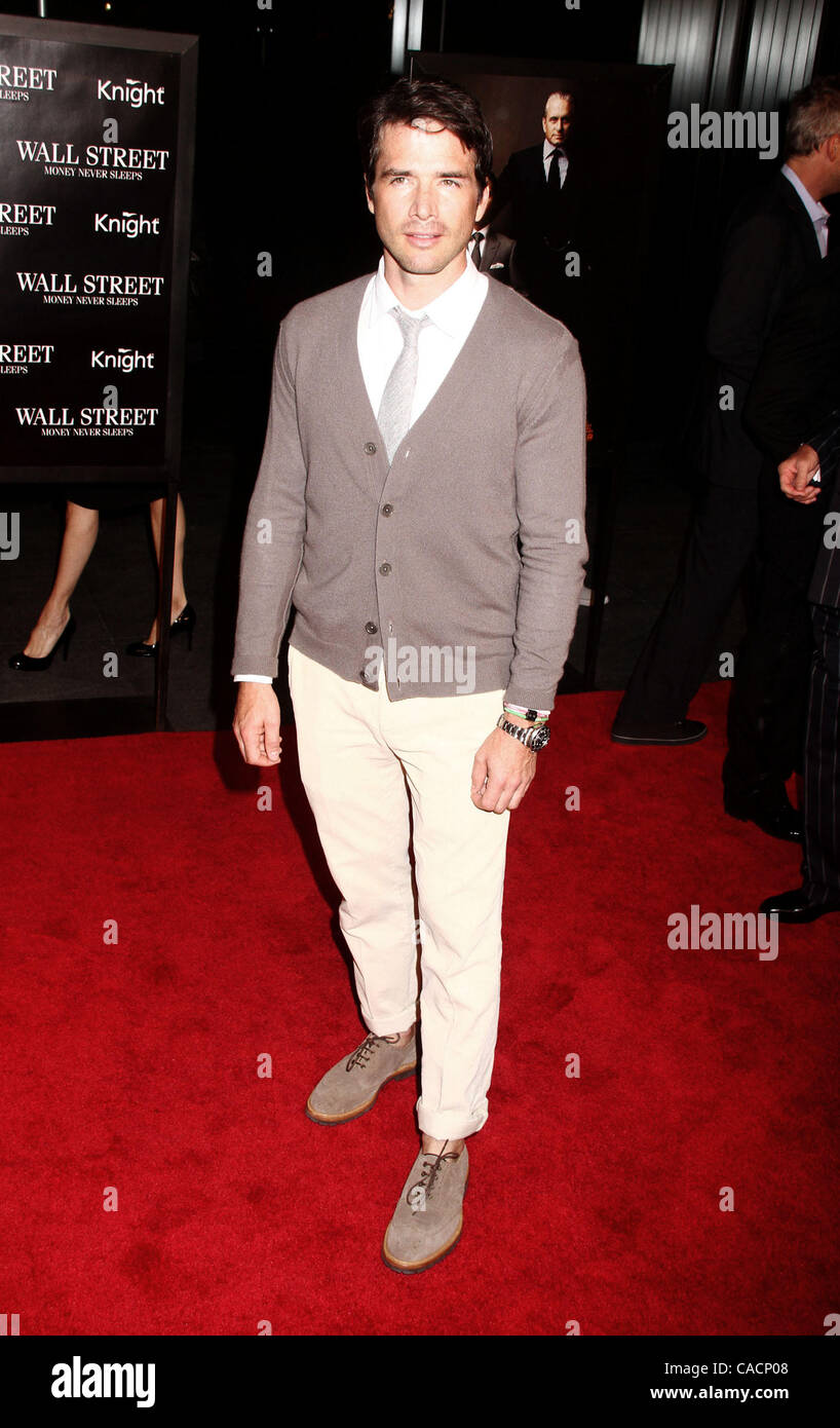 Actor matthew settle hi-res stock photography and images - Alamy