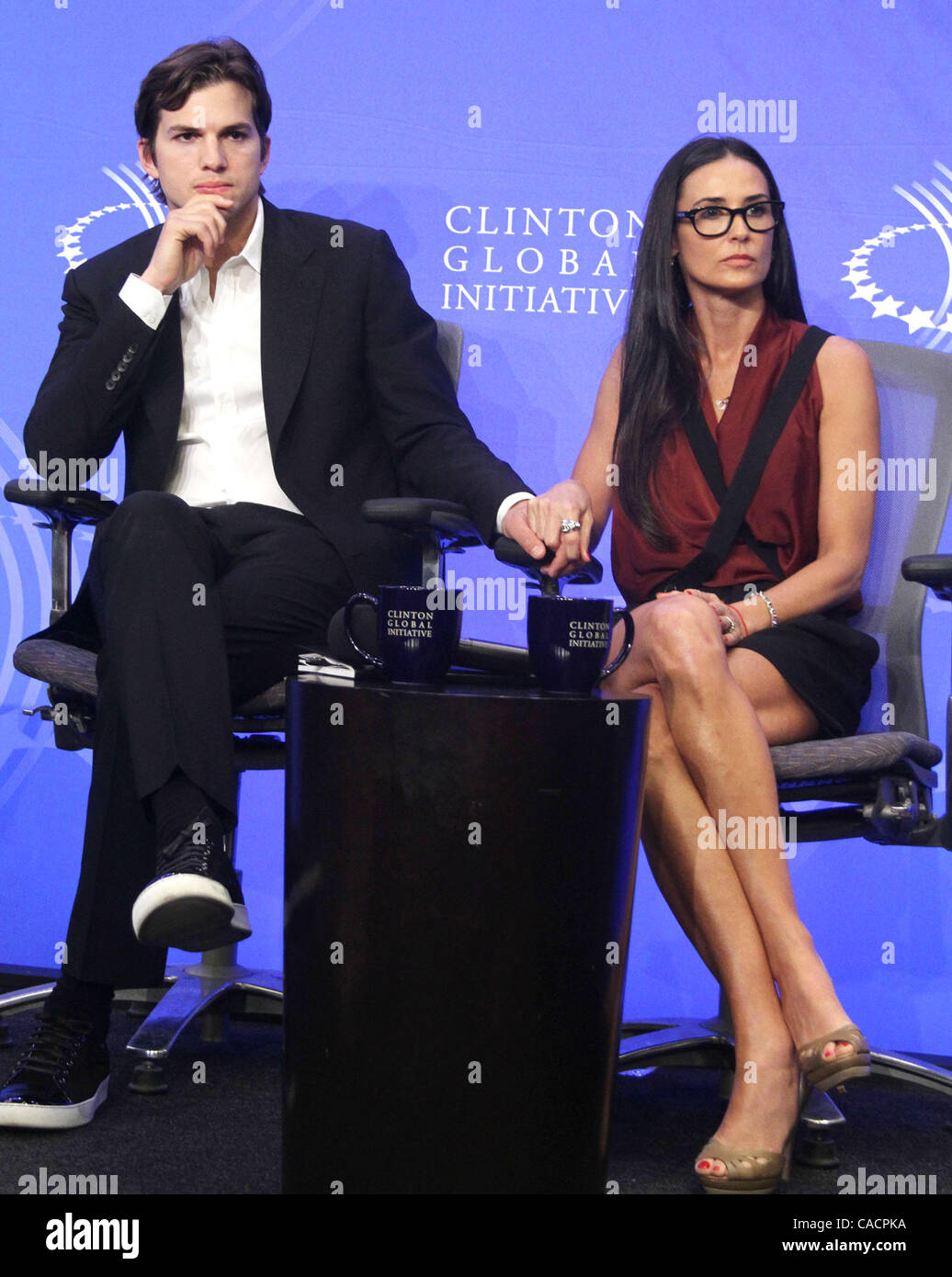 Ashton kutcher demi moore 23 actor hi-res stock photography and images - Alamy