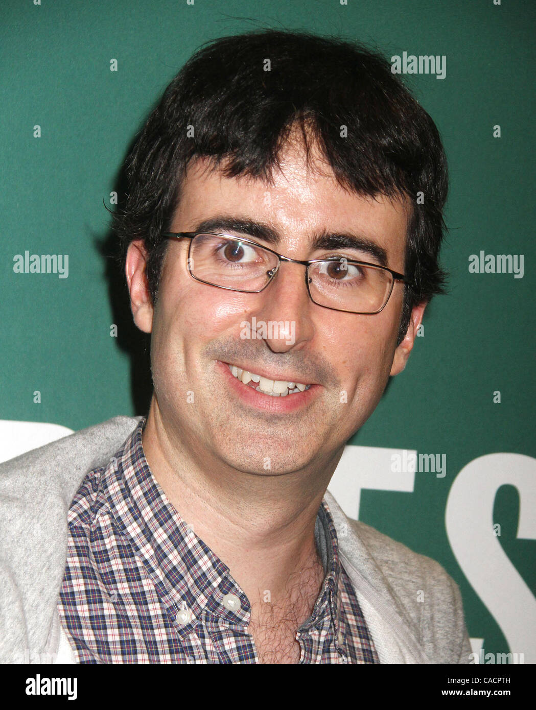 John oliver daily show hi-res stock photography and images - Alamy