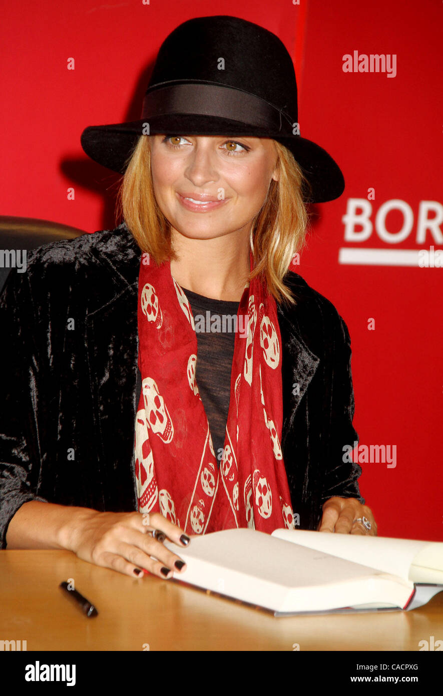 Ritchie nicole hi-res stock photography and images - Alamy