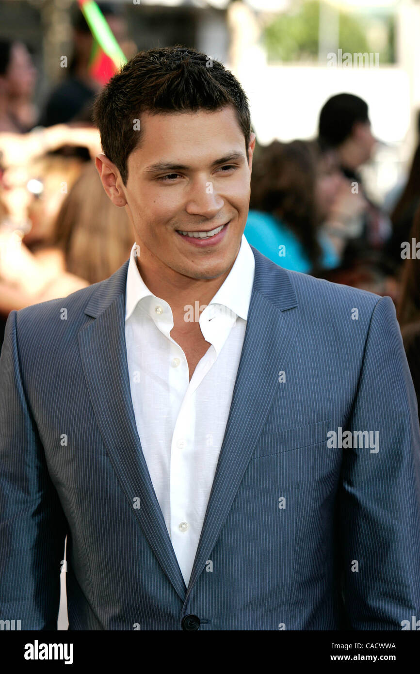 Alex meraz 2010 the twilight saga hi-res stock photography and images ...