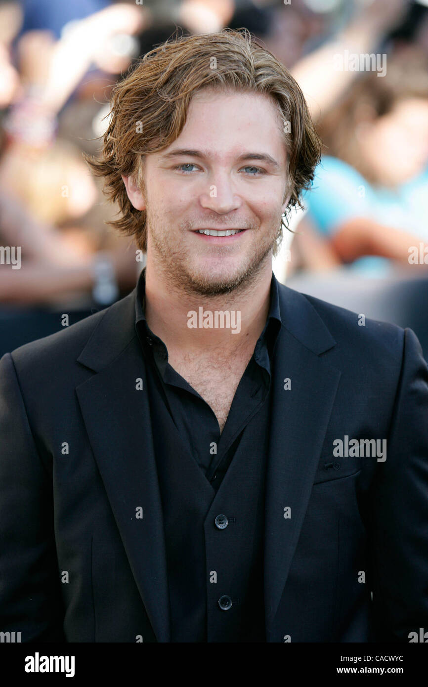 Michael welch 2010 the twilight saga hi-res stock photography and ...