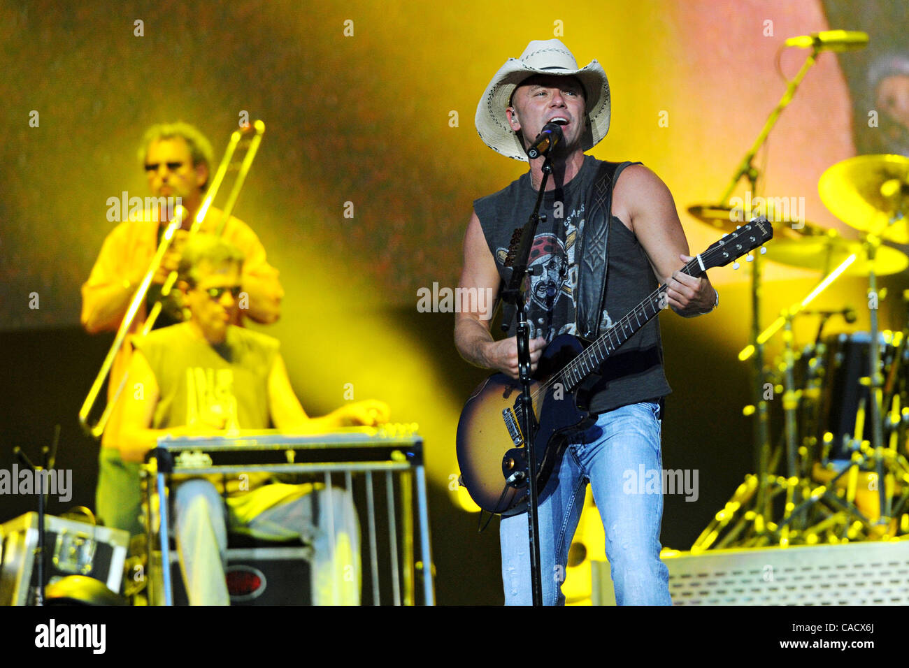 Jul 24, 2010 - Louisville, Kentucky, U.S. - KENNY CHESNEY performs at ...