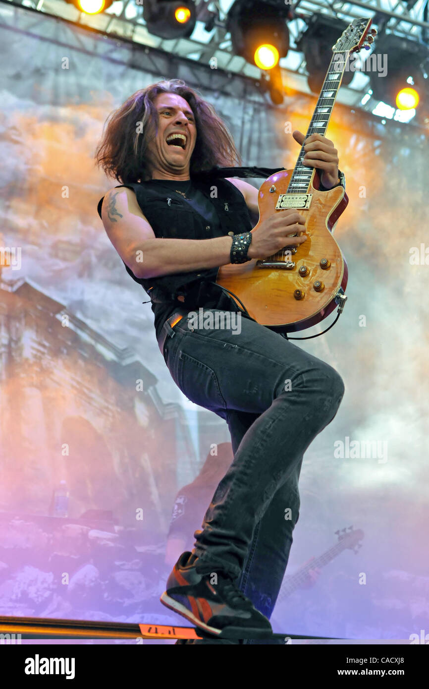 Aug 18, 2010 - Cleveland, Ohio, U.S. - Guitarist ALEX SKOLNICK of ...