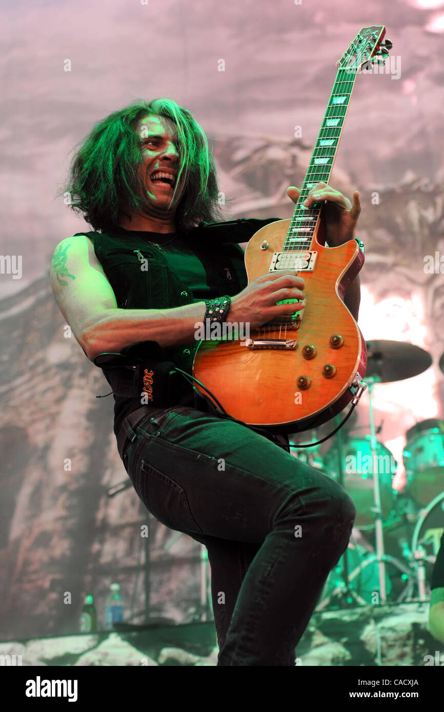 Guitarist alex skolnick hi-res stock photography and images - Alamy