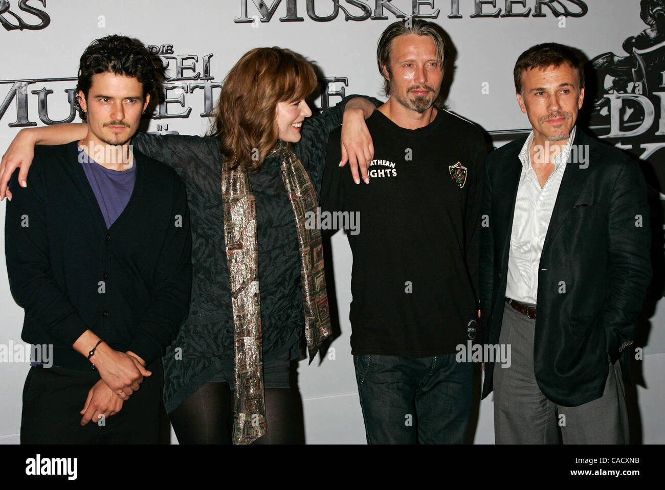 Aug. 20, 2010 - Hollywood, California, U.S. - ORLANDO BLOOM, MILLA ...