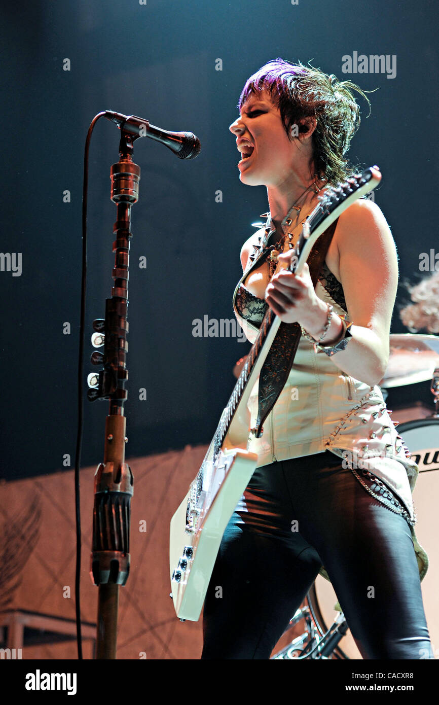 Aug 24, 2010 - Columbus, Ohio, U.S. - Singer/guitarist LZZY HALE of ...