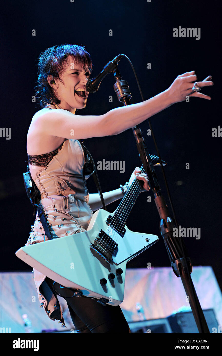 Lzzy hale hi-res stock photography and images - Alamy