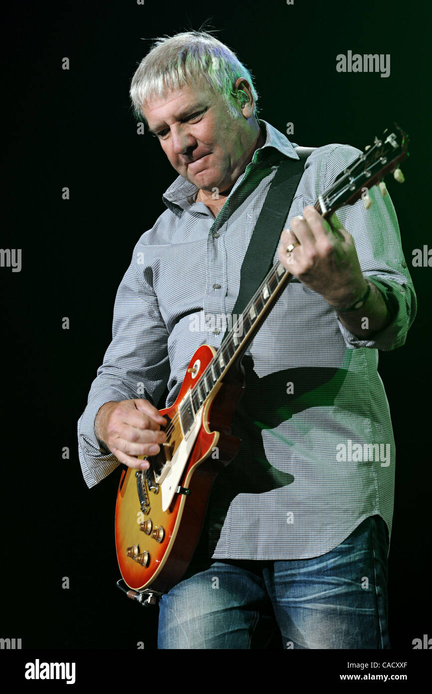 Guitarist alex lifeson hi-res stock photography and images - Alamy