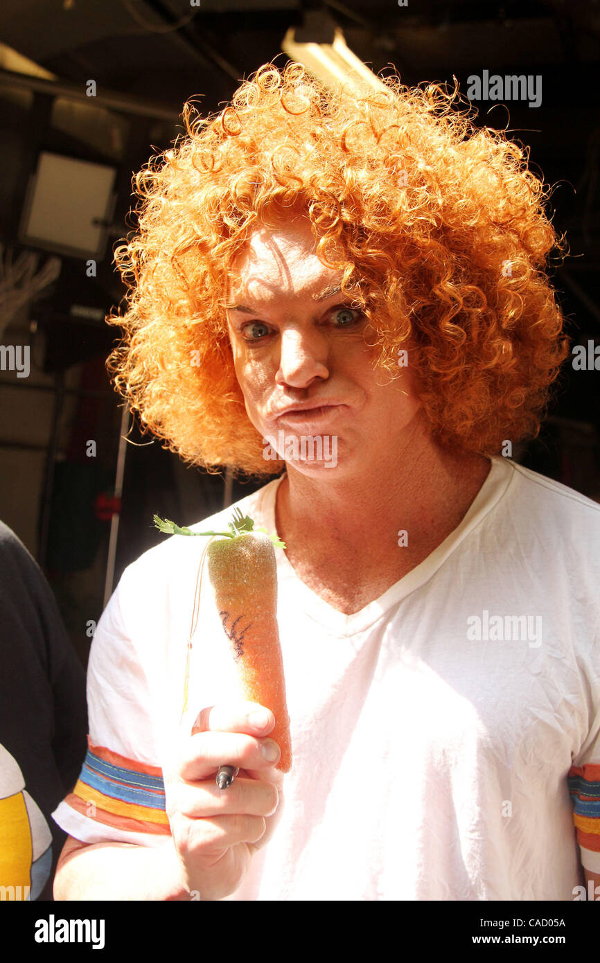 Jun. 03, 2010 - New York, New York, U.S. - Comedian CARROT TOP poses ...