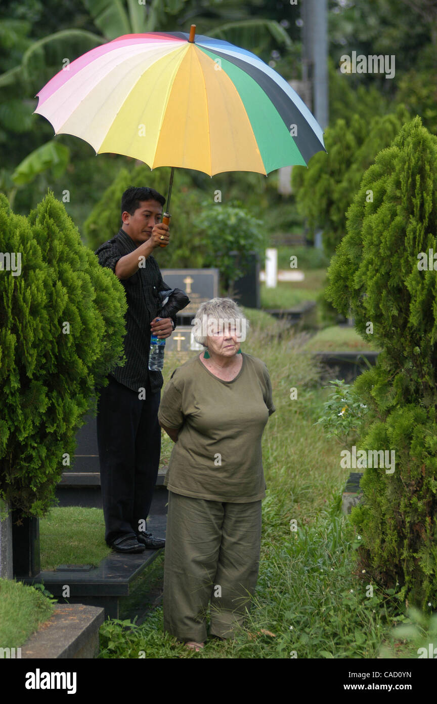 Australian Shirley Shackleton, wife of late Australian journalist Greg ...