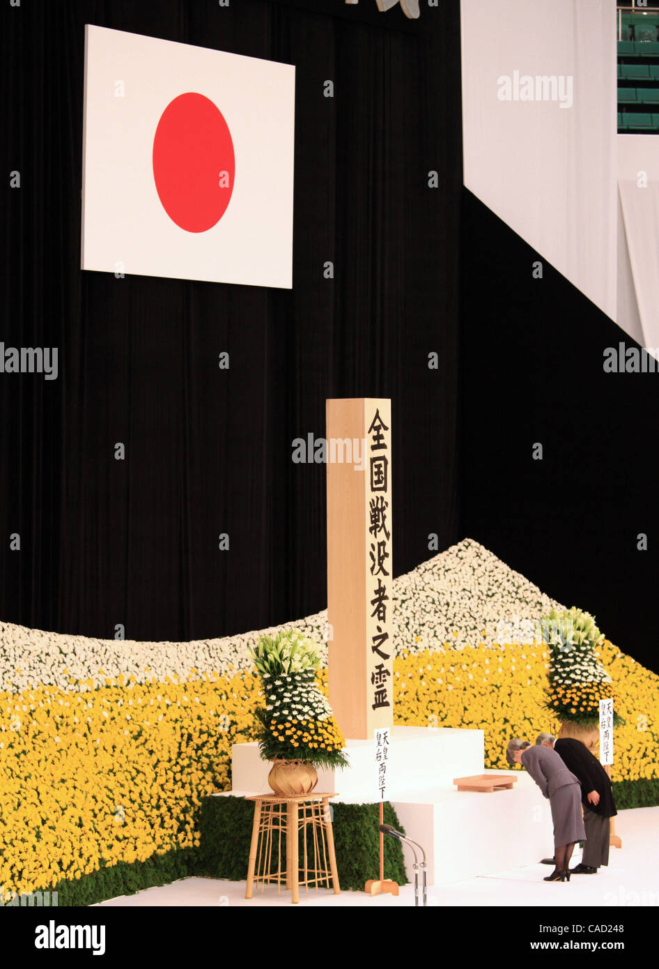 Aug 15, 2010 - Tokyo, Japan - Japanese Emperor Akihito (R) and Empress ...