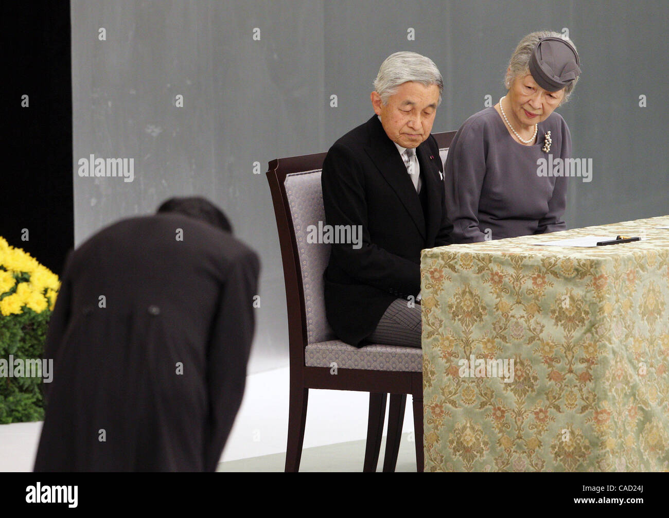 Japanese emperor akihito minister hi-res stock photography and images ...