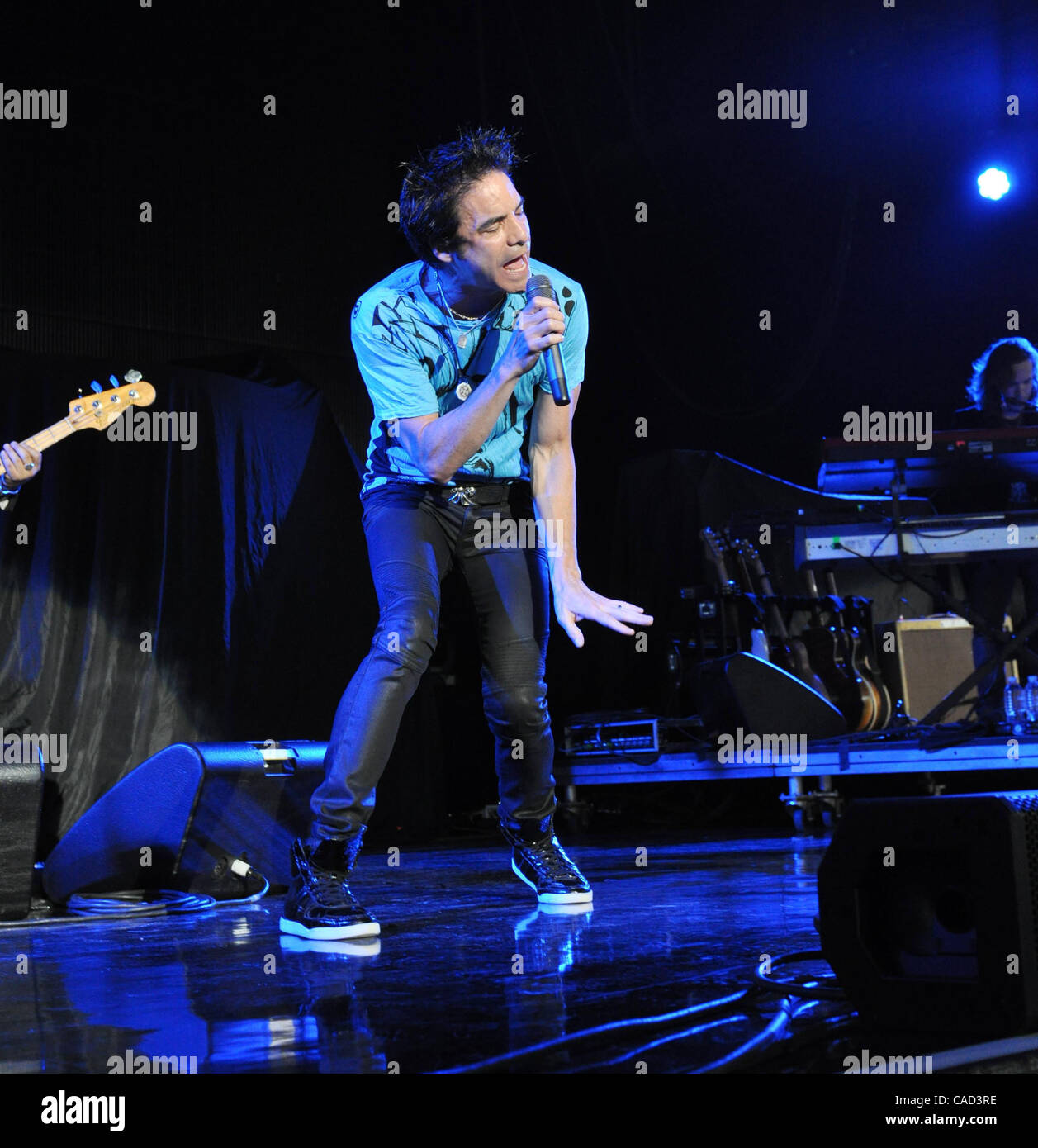 Pat monahan train singer hi-res stock photography and images - Alamy