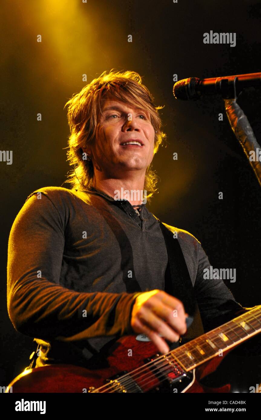 Aug 09, 2010 - Raleigh, North Carolina, U.S. - Singer JOHN RZEZNIK of ...