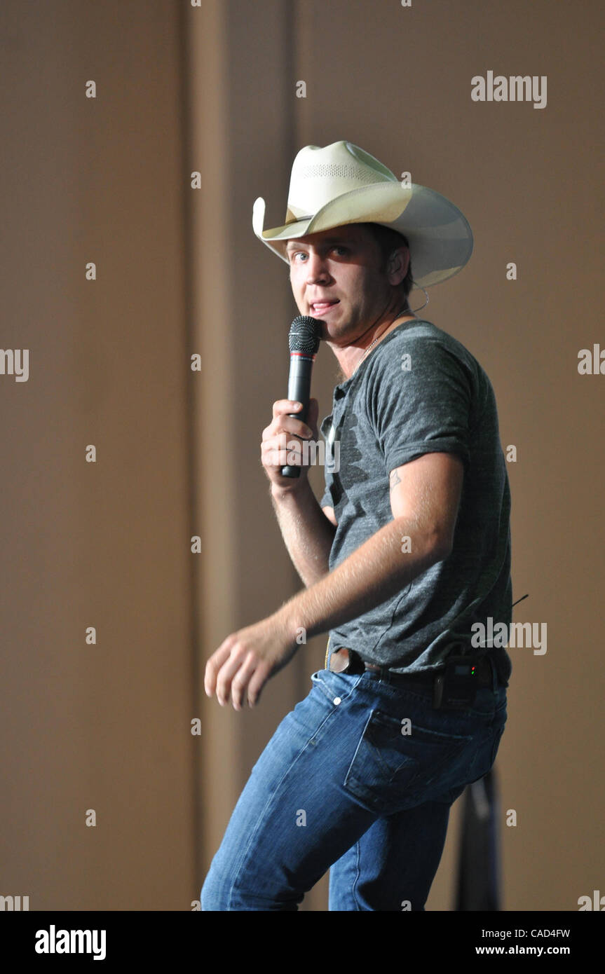 Aug 28, 2010 - Raleigh, North Carolina USA Country singer JUSTIN MOORE ...