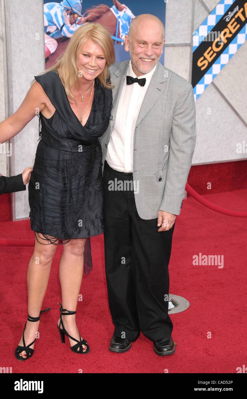 Peta wilson and john malkovich hi-res stock photography and images - Alamy