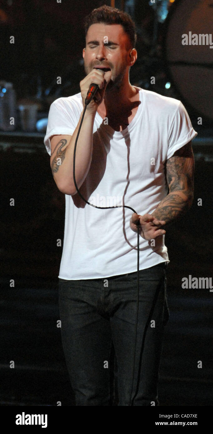 Maroon 5 concert hi-res stock photography and images - Alamy