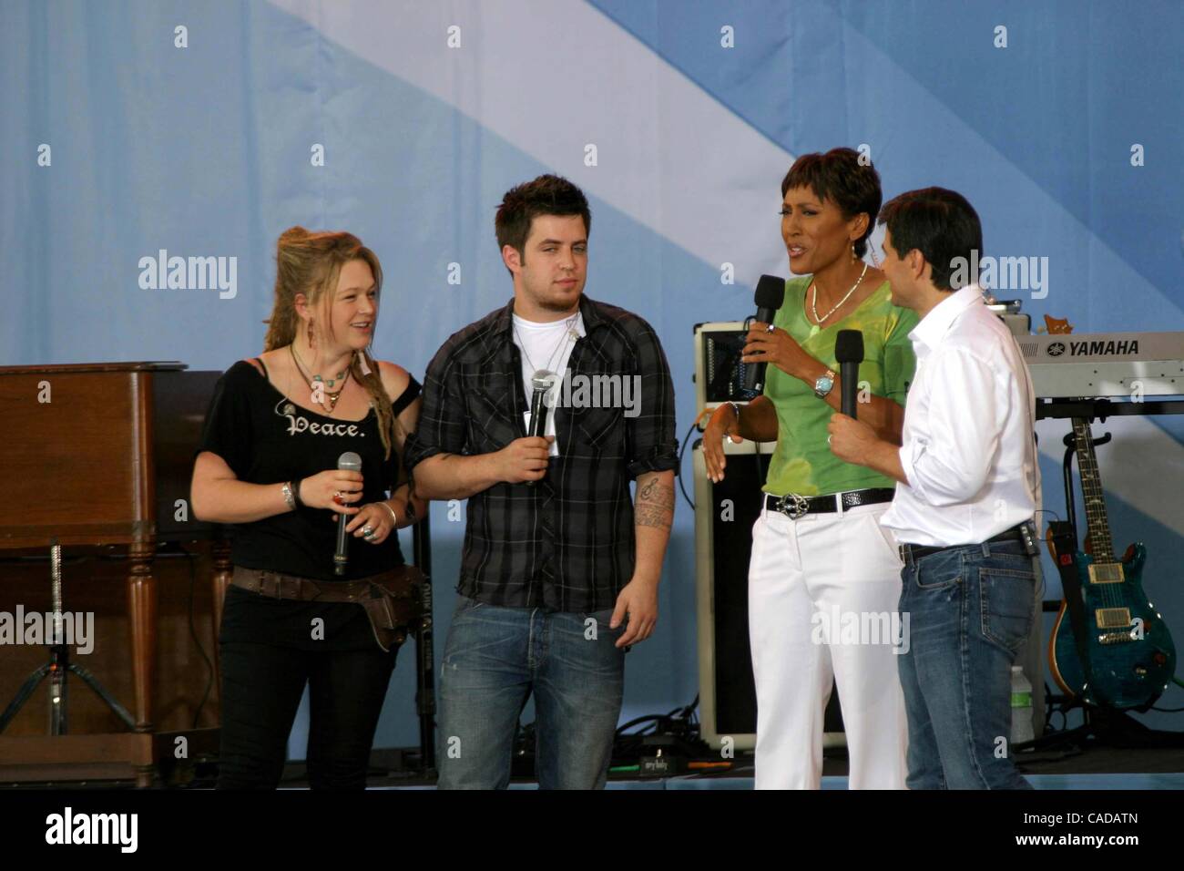 Robin roberts and george stephanopoulos hi-res stock photography and ...