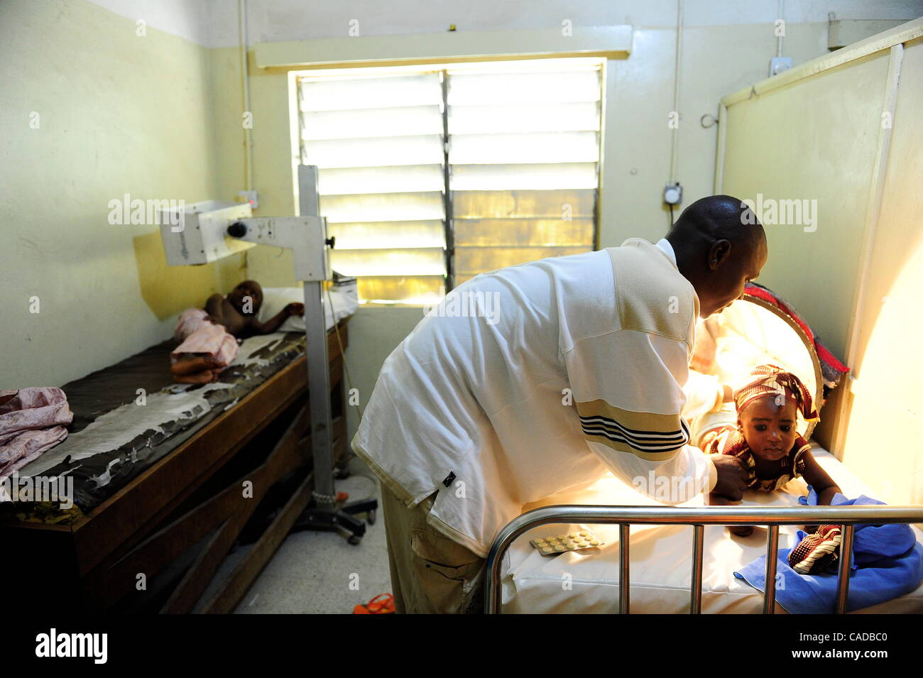 Aug. 5, 2010 - Kano, KANO, NIGERIA - Mujahid Abdullahi, 9, left, receives light treatment for ...