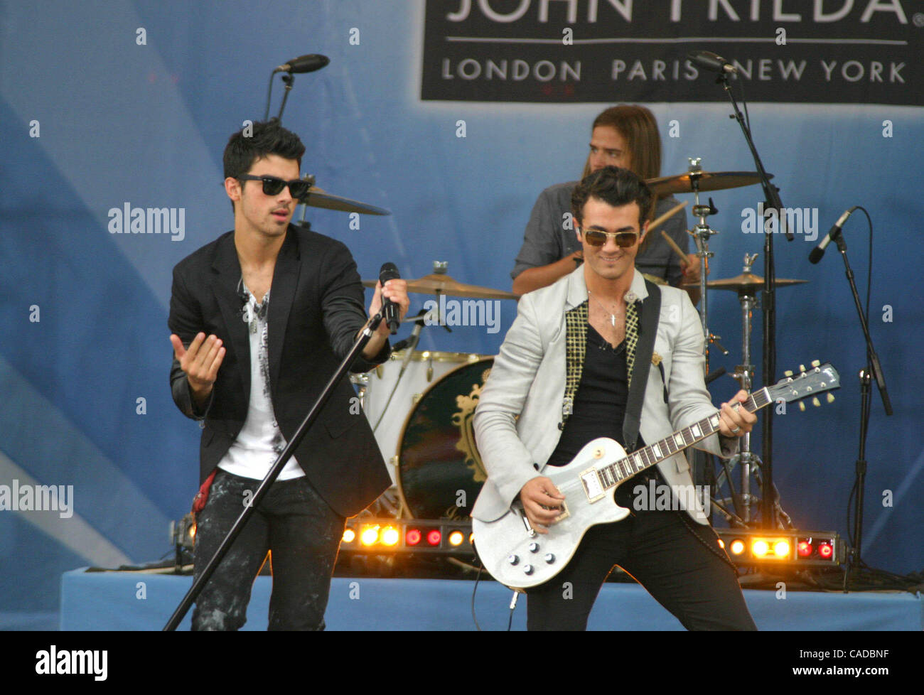 Joe jonas , demi lovato camp rock hi-res stock photography and images ...