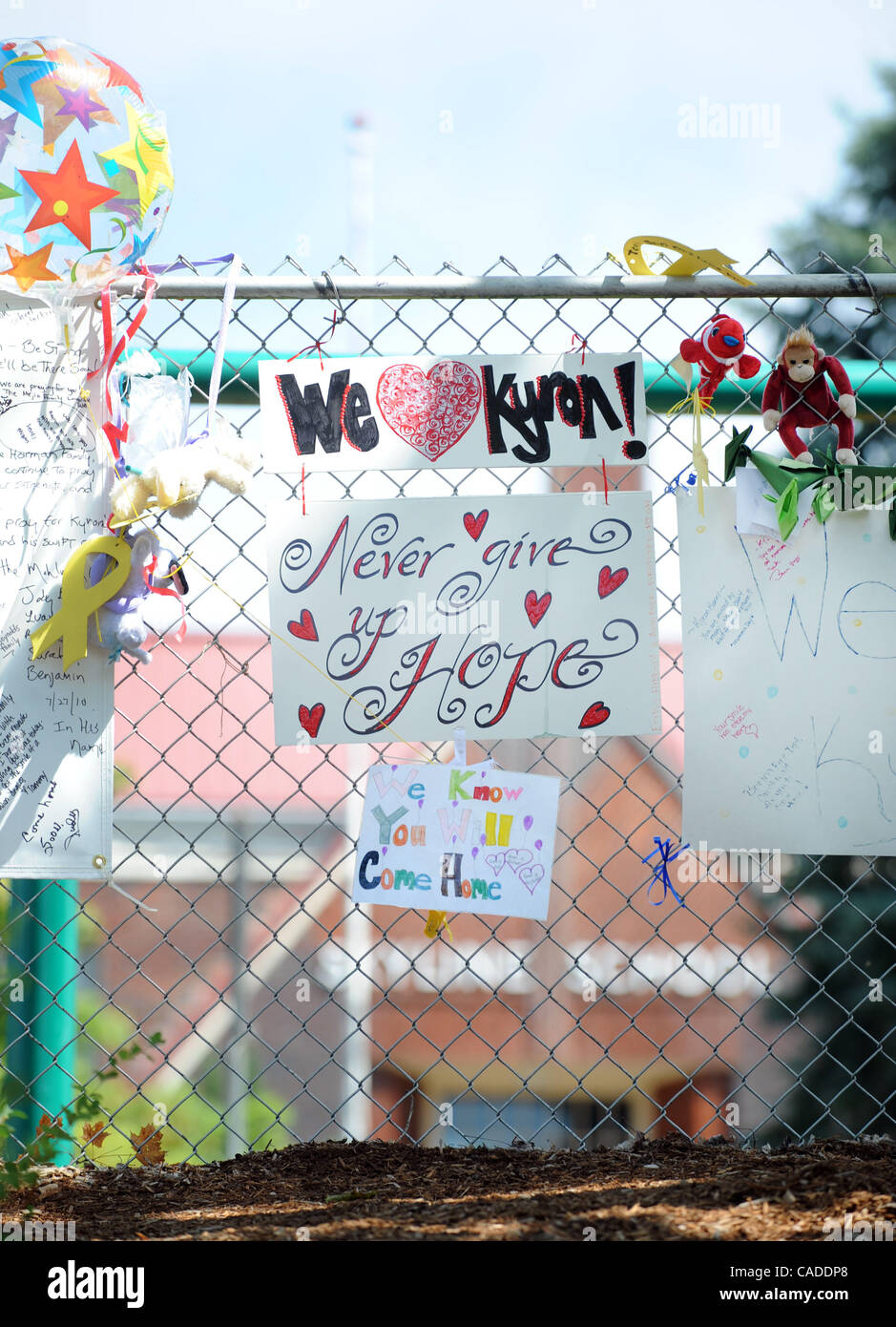 Aug 11, 2010 - Portland, Oregon, USA - Balloons, notes and stuffed ...