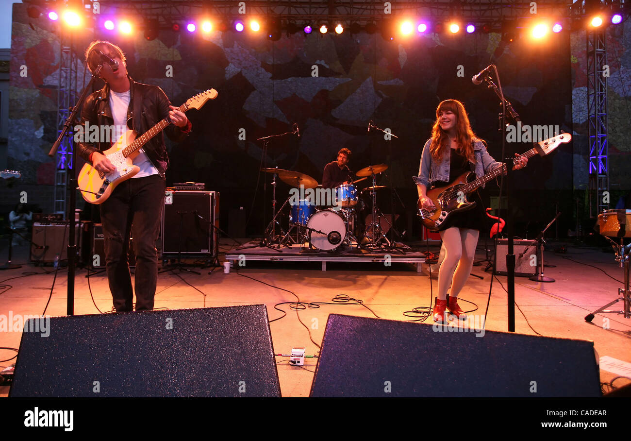 Jenny Lewis Of Rilo Kiley Stock Photos & Jenny Lewis Of Rilo Kiley ...