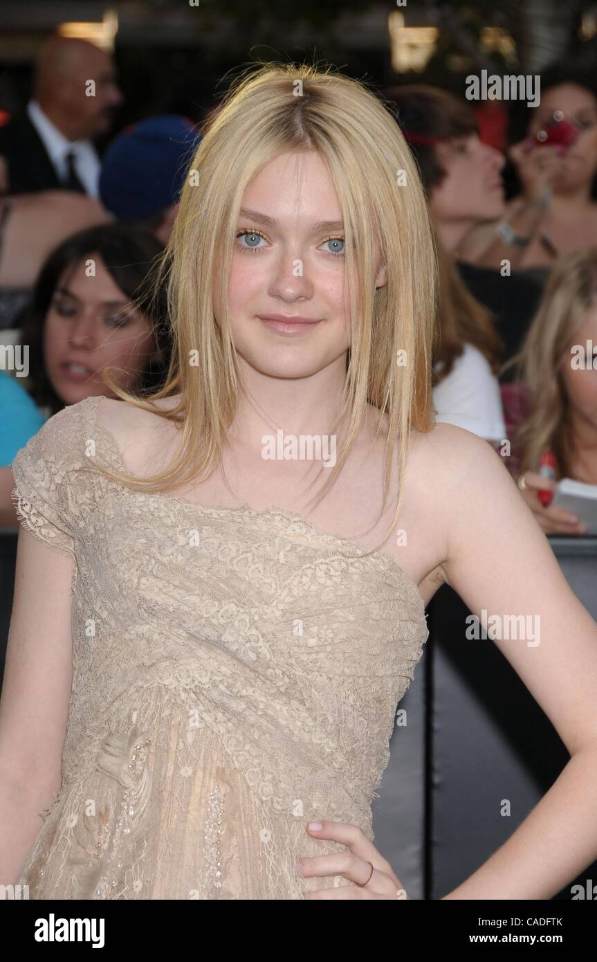 Jun 24, 2010 - Los Angeles, California, USA - Actress DAKOTA FANNING at ...