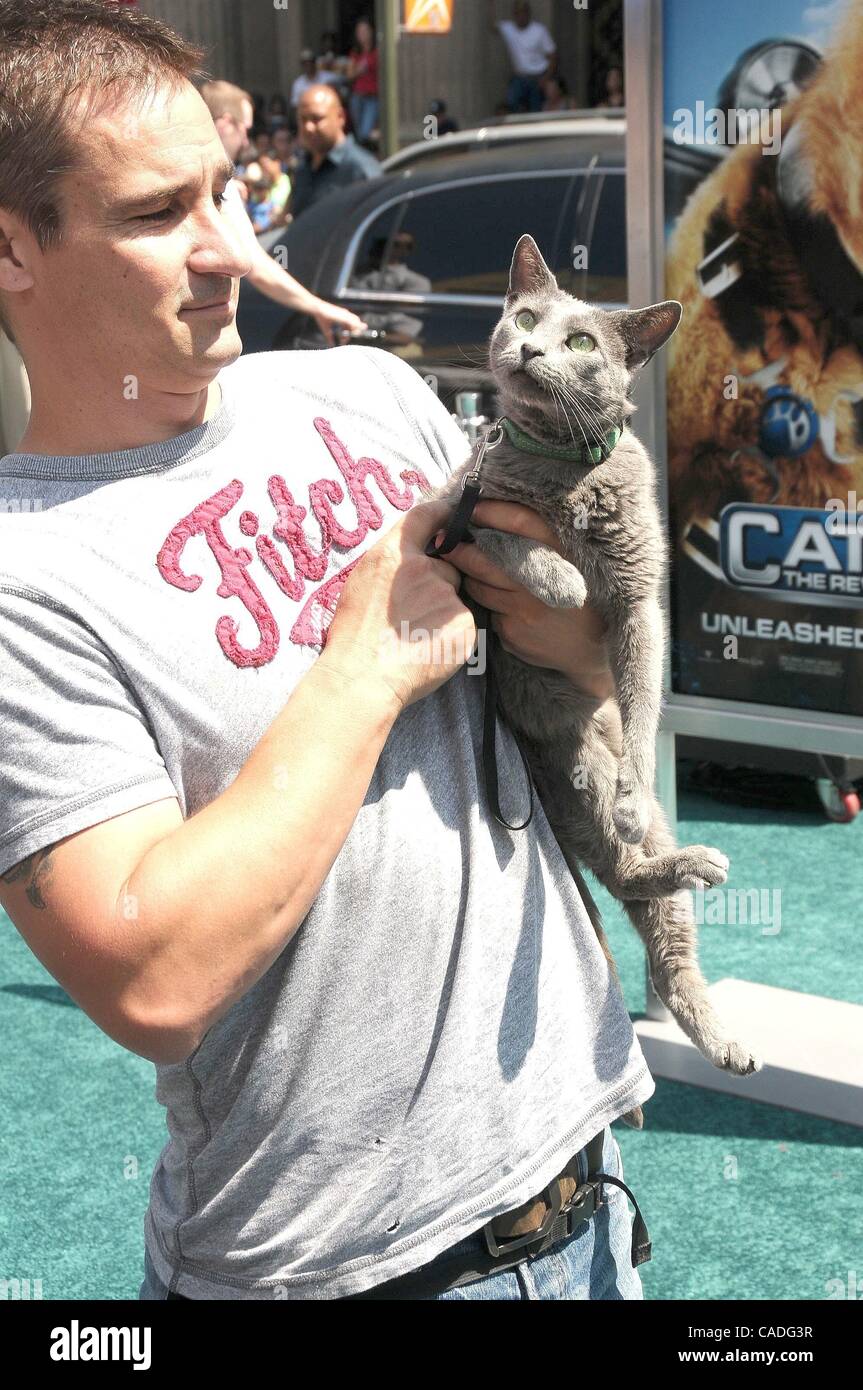 Animal actor hi-res stock photography and images - Alamy