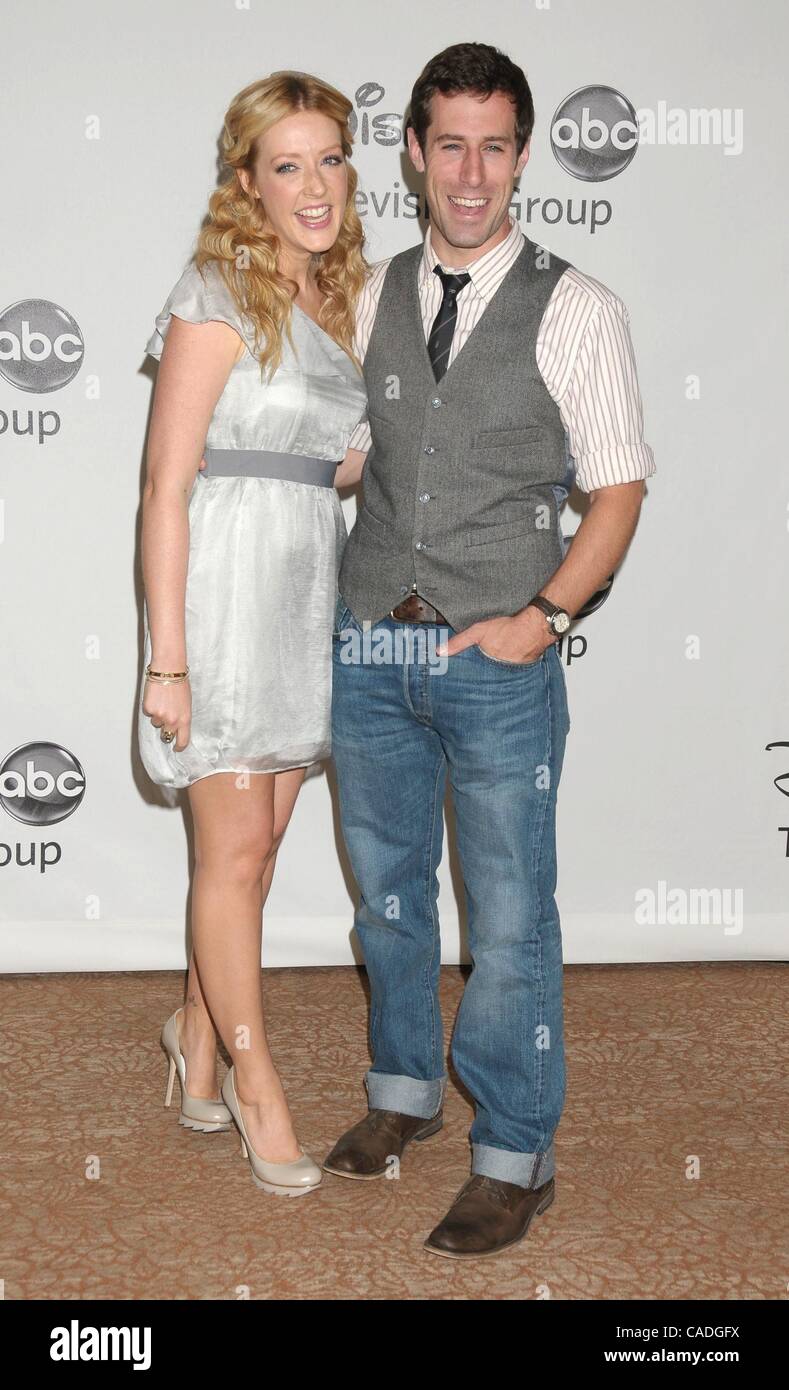 Jennifer finnigan josh cooke hi-res stock photography and images - Alamy