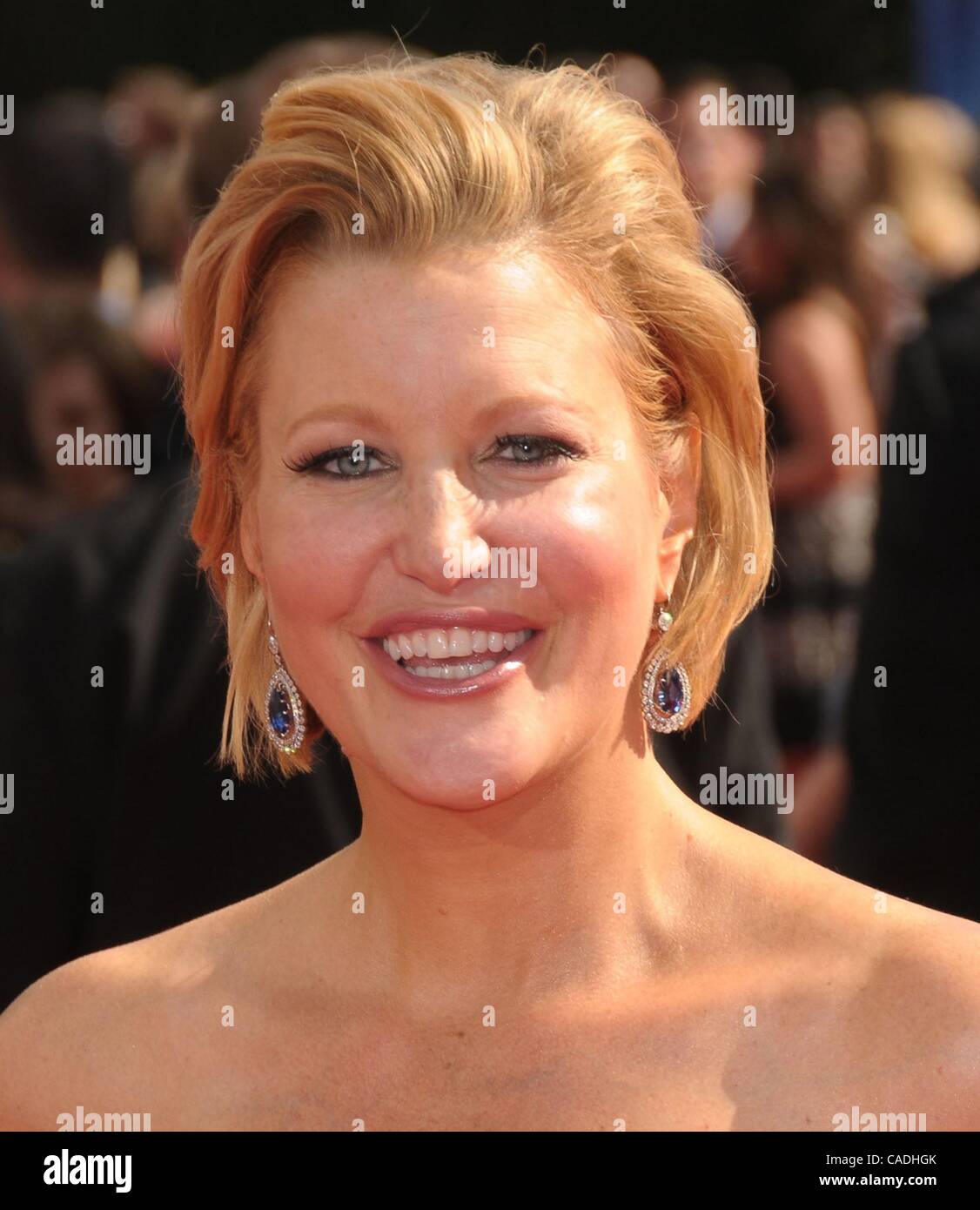 Anna gunn emmy hi-res stock photography and images - Alamy