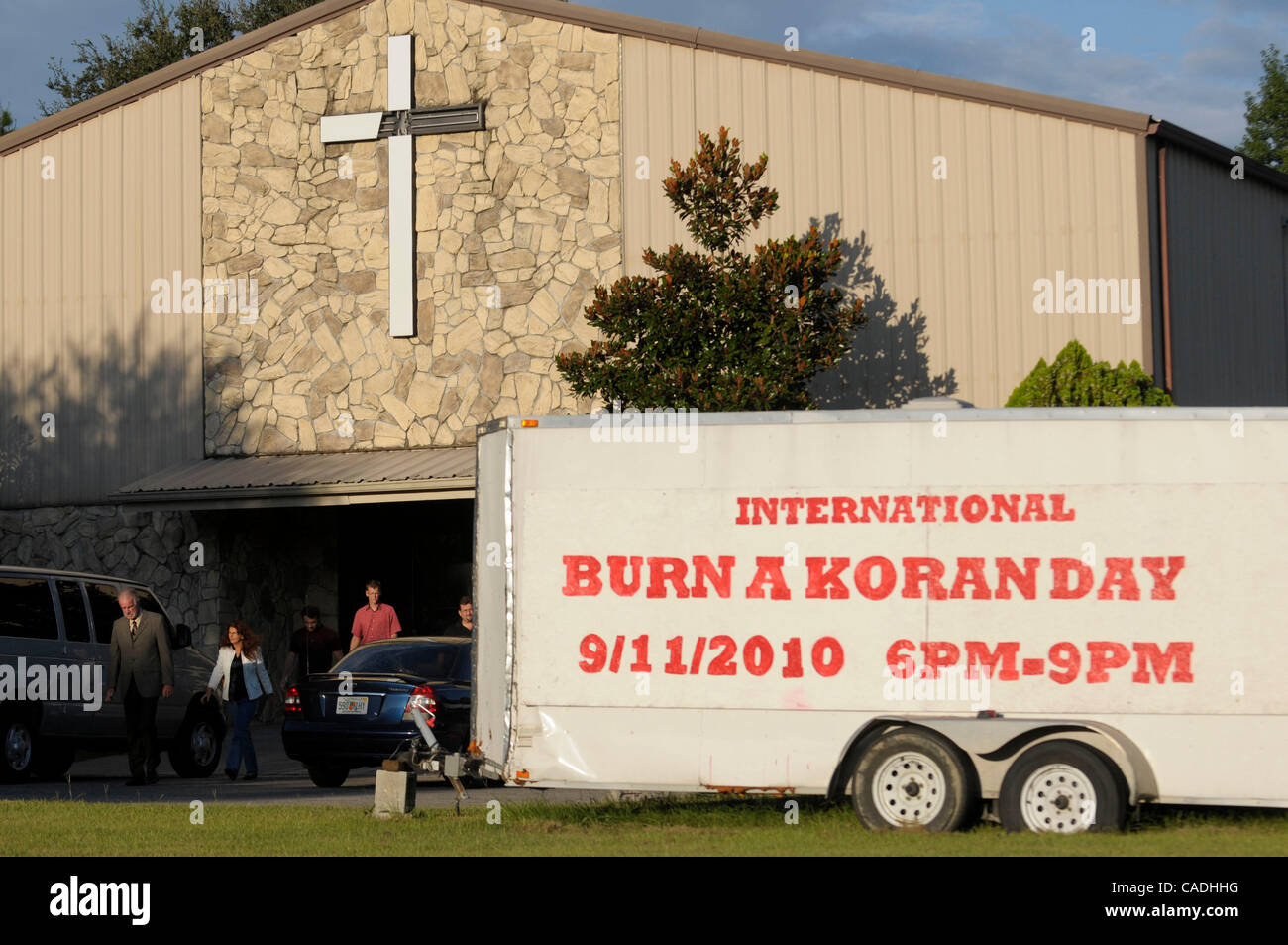 Sep 08, 2010 - Gainesville, Florida, USA - Rev. TERRY JONES, left ...