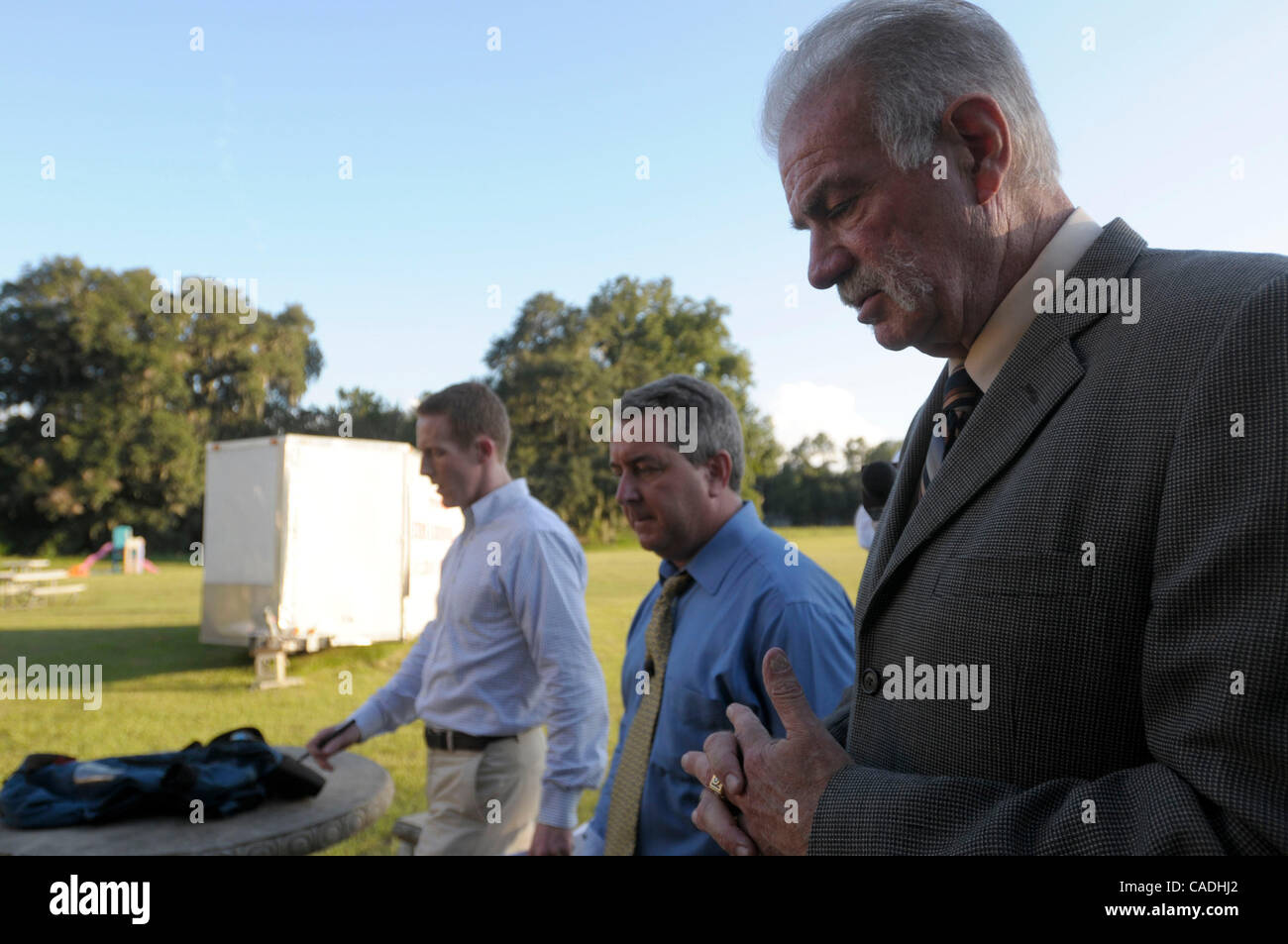 Sep 08, 2010 - Gainesville, Florida, USA - Rev. TERRY JONES, right ...