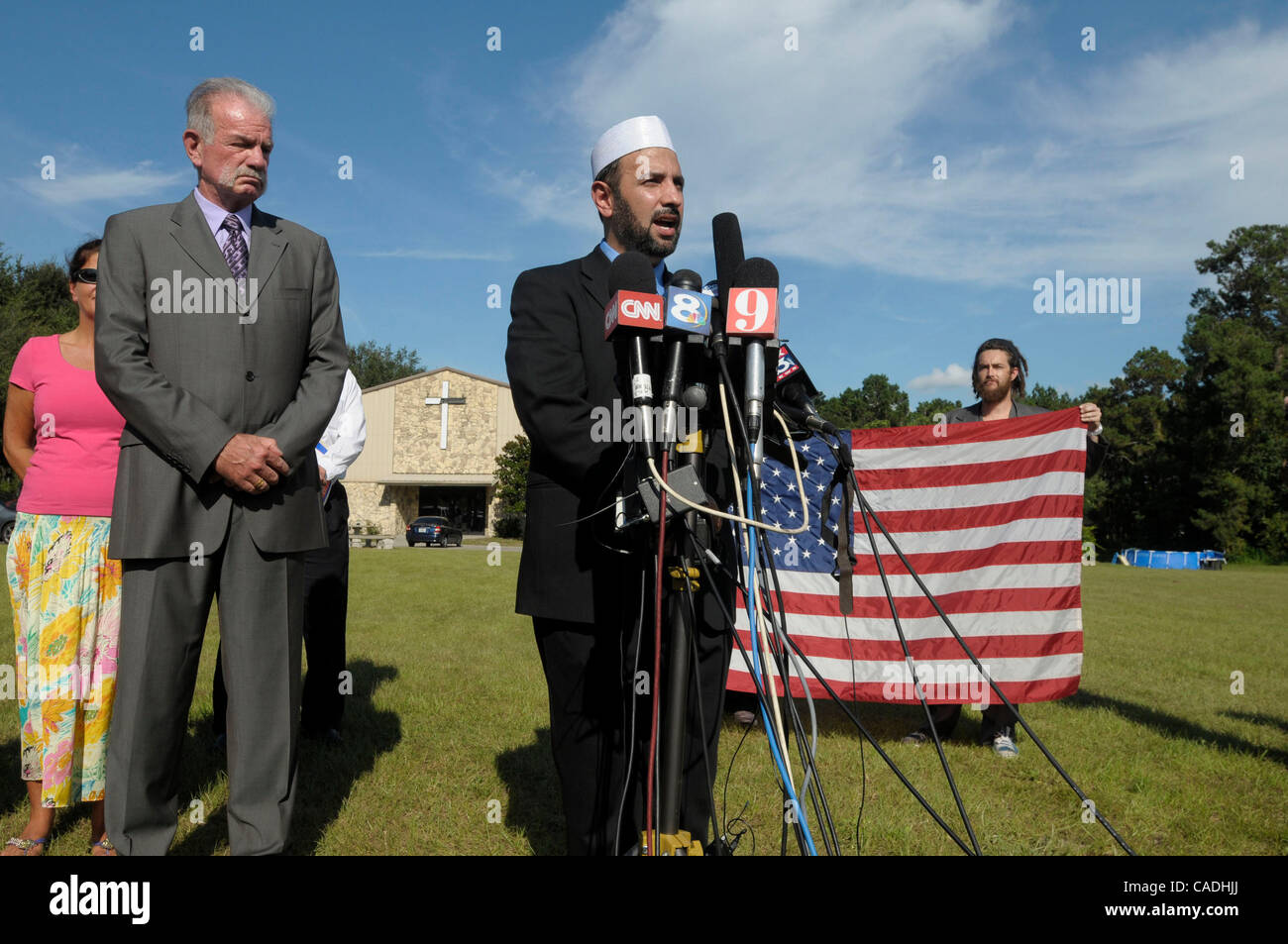 Sep 09, 2010 - Gainesville, Florida, U.S. - Rev. TERRY JONES, left ...