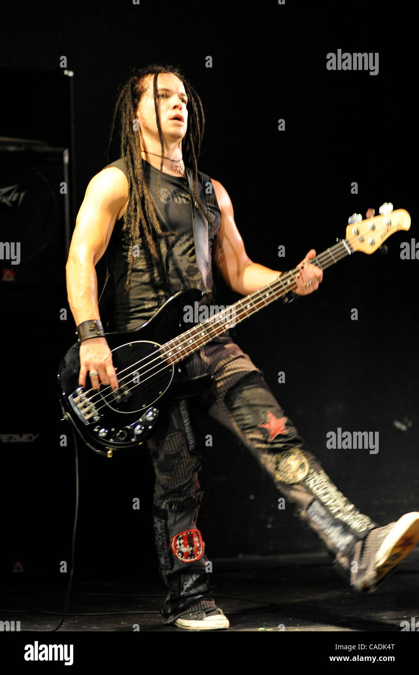 Jul 17, 2010 - Tyler, Texas, USA - BRAD STEWART bass of the band FUEL ...