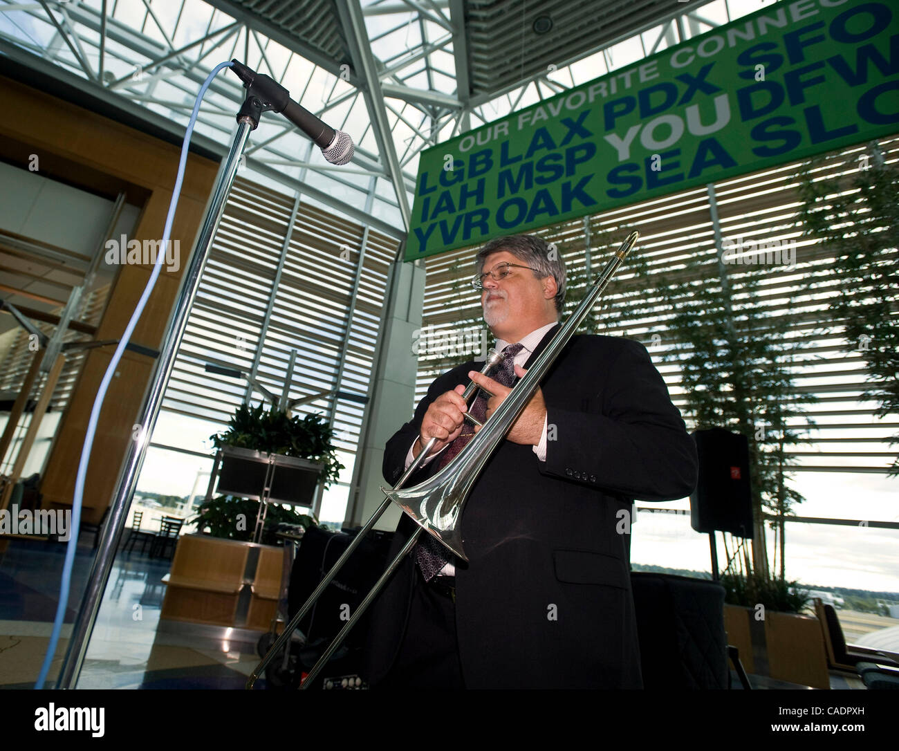 Portland airport main terminal hi-res stock photography and images - Alamy