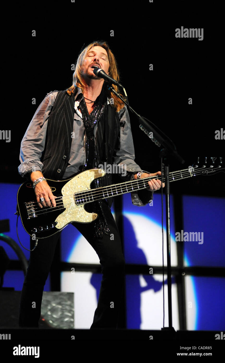 The musician ricky phillips hi-res stock photography and images - Alamy