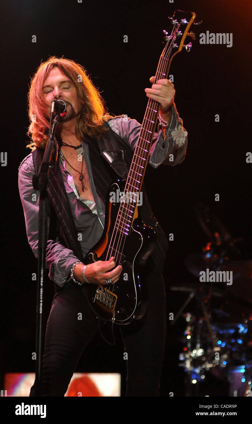 The musician ricky phillips hi-res stock photography and images - Alamy