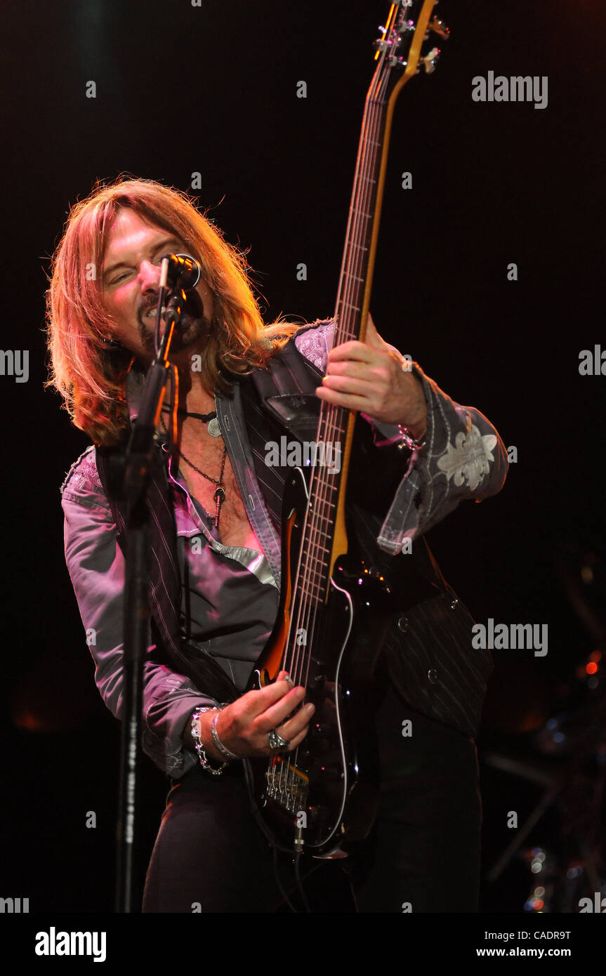 The musician ricky phillips hi-res stock photography and images - Alamy