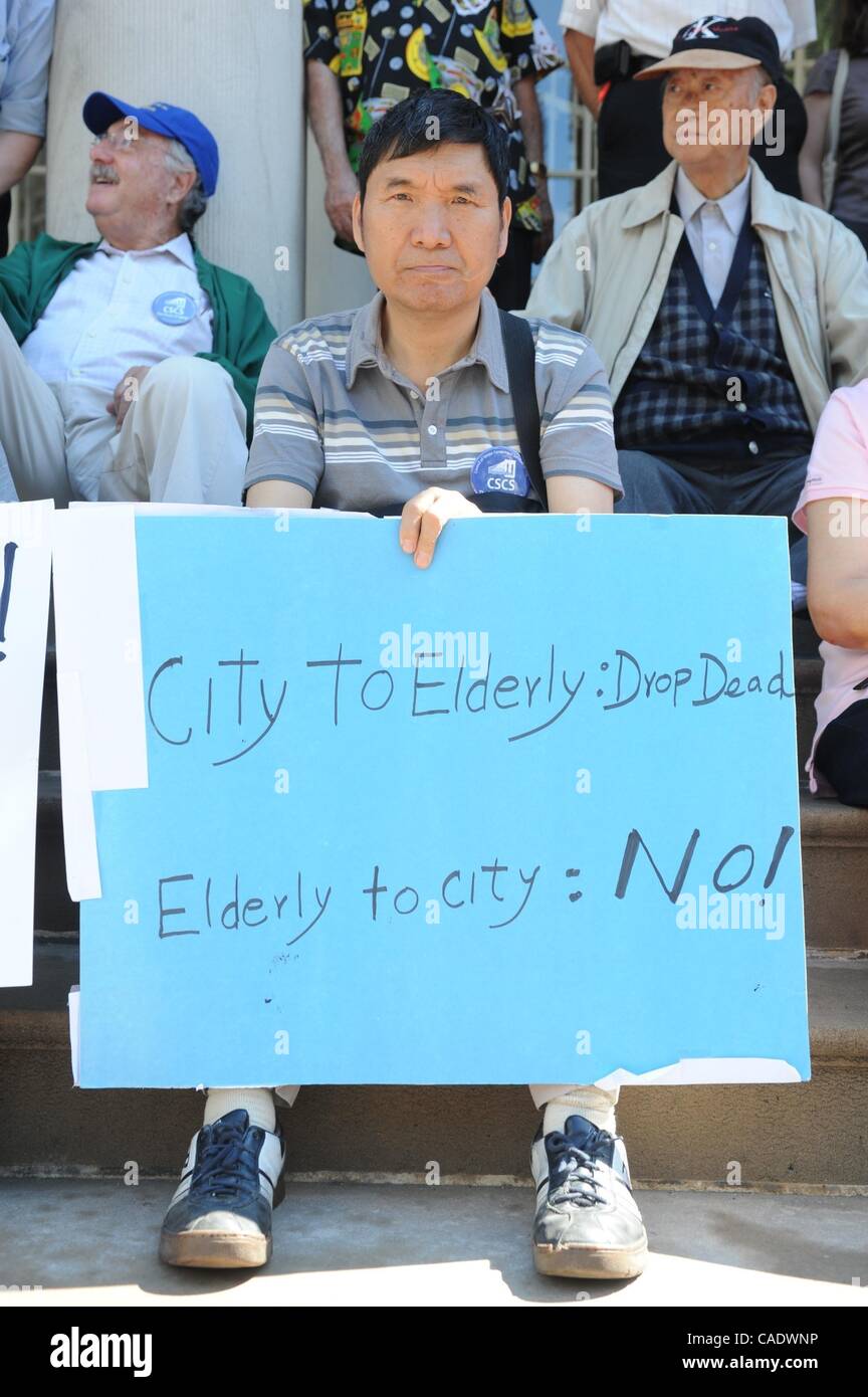 Jun 15, 2010 - Manhattan, New York, USA - Hundreds of senior citizens ...